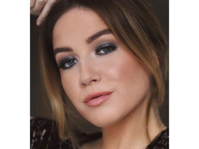 Best Quick-To-Apply Simple Makeup For Dinner Out