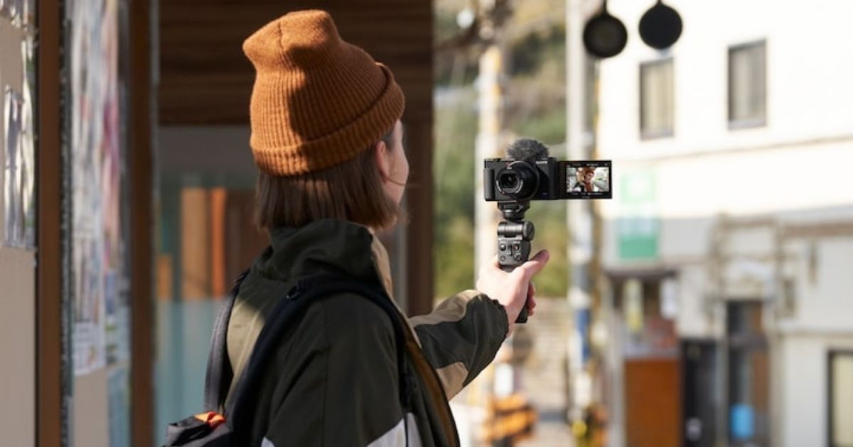 7 Best Vlogging Cameras From Sony, Canon, Nikon To DJI