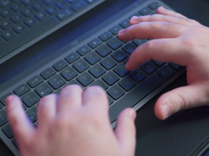 7 Best Keyboards For Typing That Every Typist Should Consider