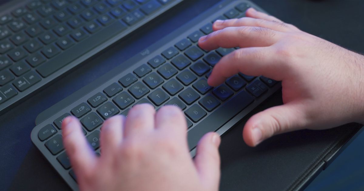 7 Best Keyboards For Typing That Every Typist Should Consider