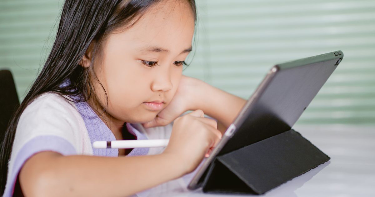 7 Best Tablets For Kids To Engage Your Child's Creativity And Learning